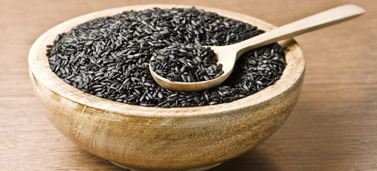 Nutrition, bienfaits et utilisations du riz noir (ou riz interdit)