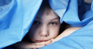 Cernes sous les yeux chez les enfants : Symptômes et causes