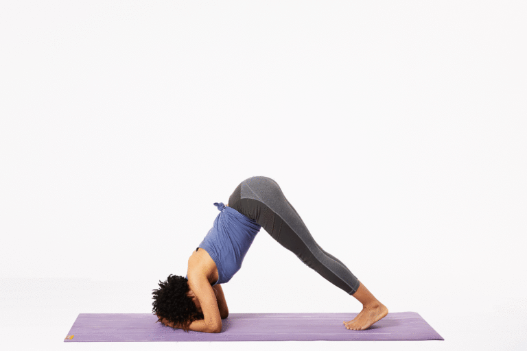 Comment faire un poirier de yoga (Sirsasana)