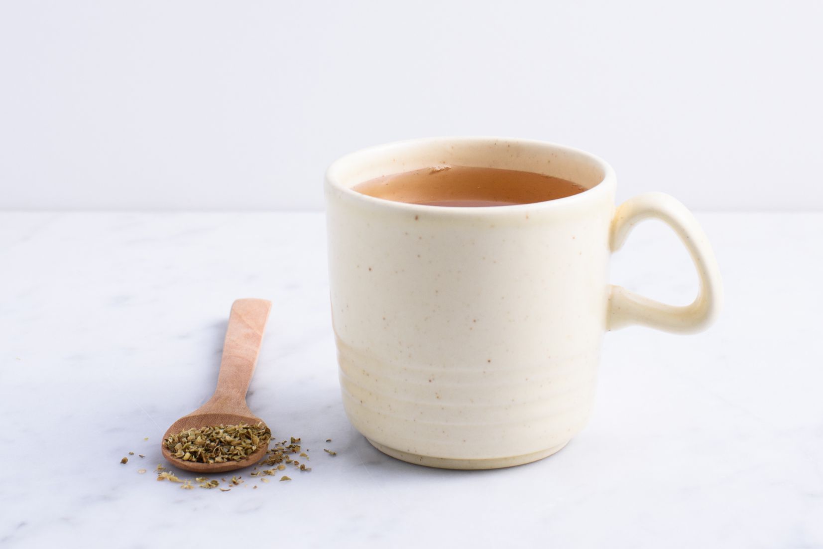 Avantages et effets secondaires du thé au persil